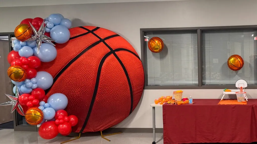 What Are the Latest Trends in Balloon Décor?